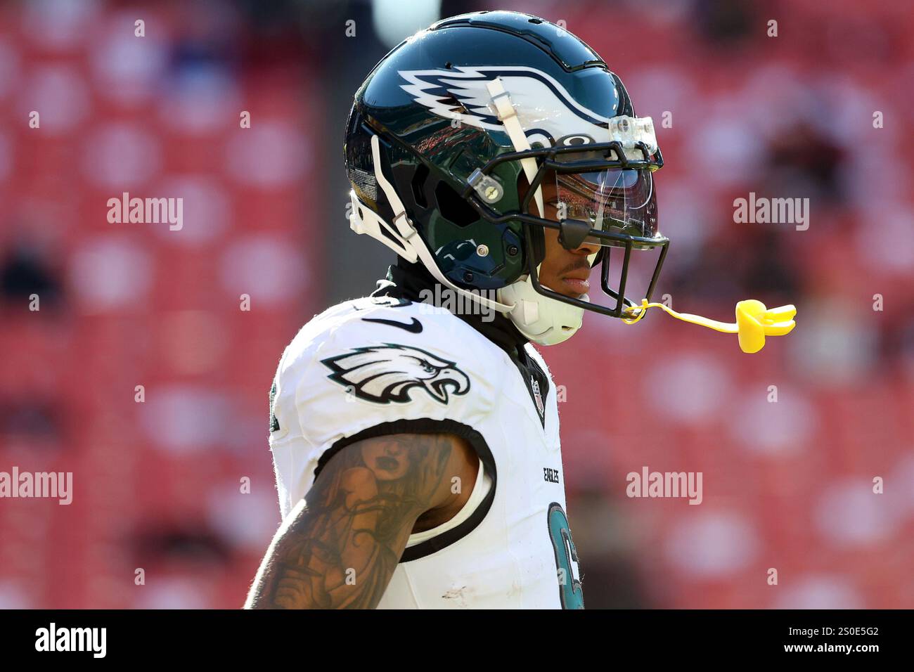 Philadelphia Eagles wide receiver DeVonta Smith (6) warms up before an ...