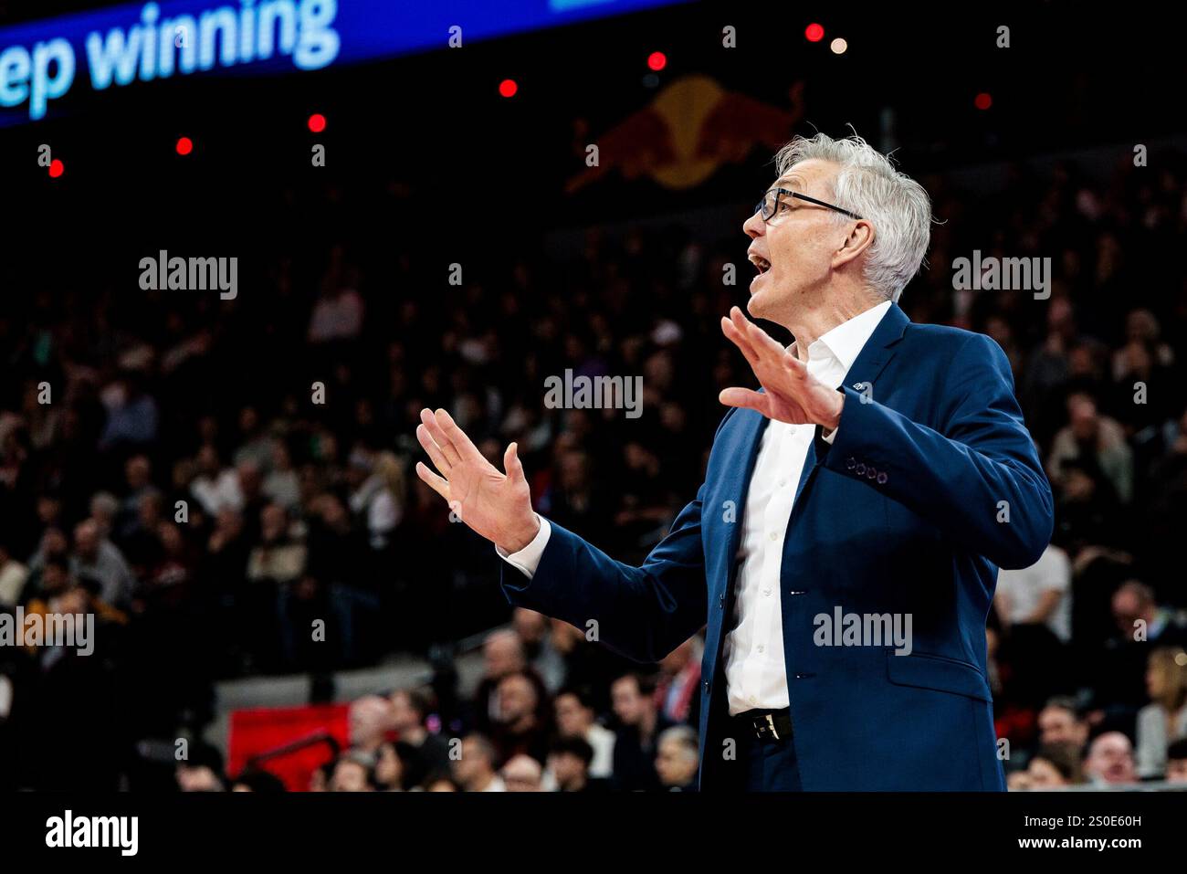 Gordon Herbert (Headcoach FC Bayern M?nchen) gestikuliert Turkish ...