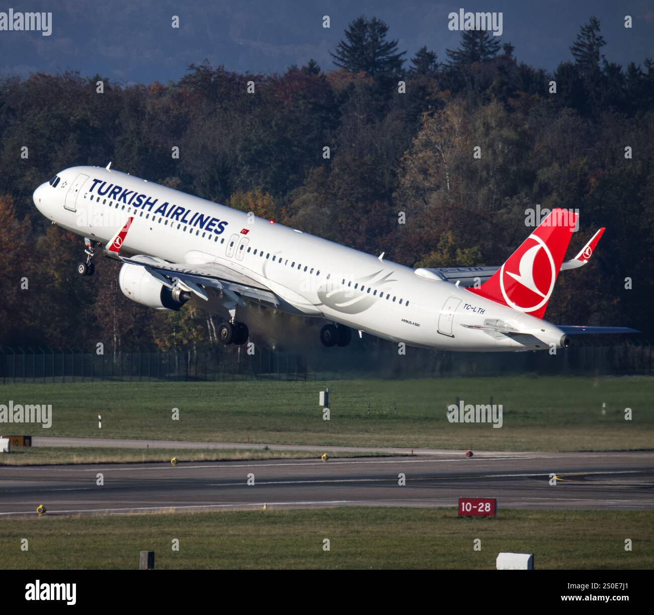 Turkish Airlines Airbus A321neo taking off from Zurich Airport ...