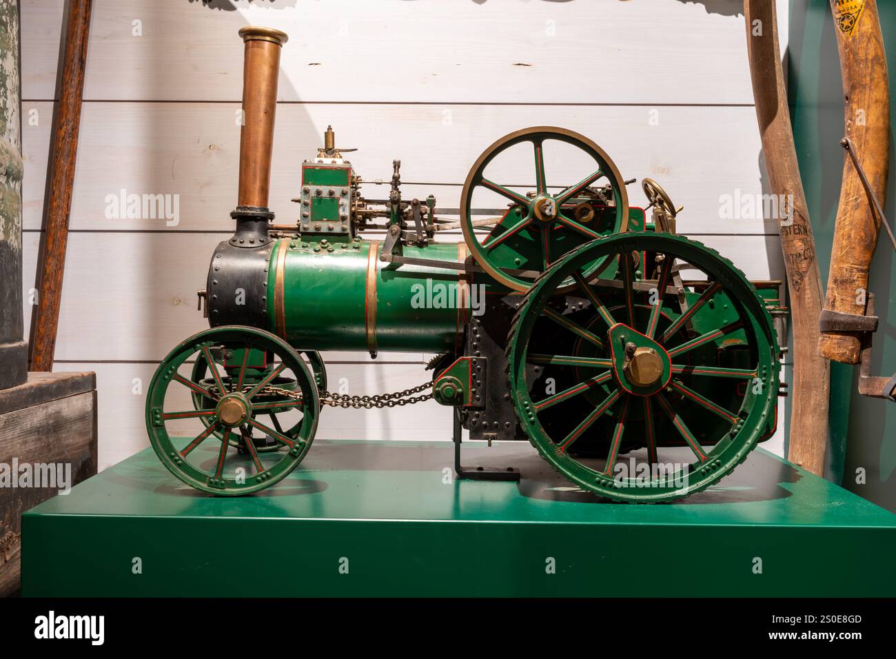 Photo of a model of a traction engine Stock Photo - Alamy
