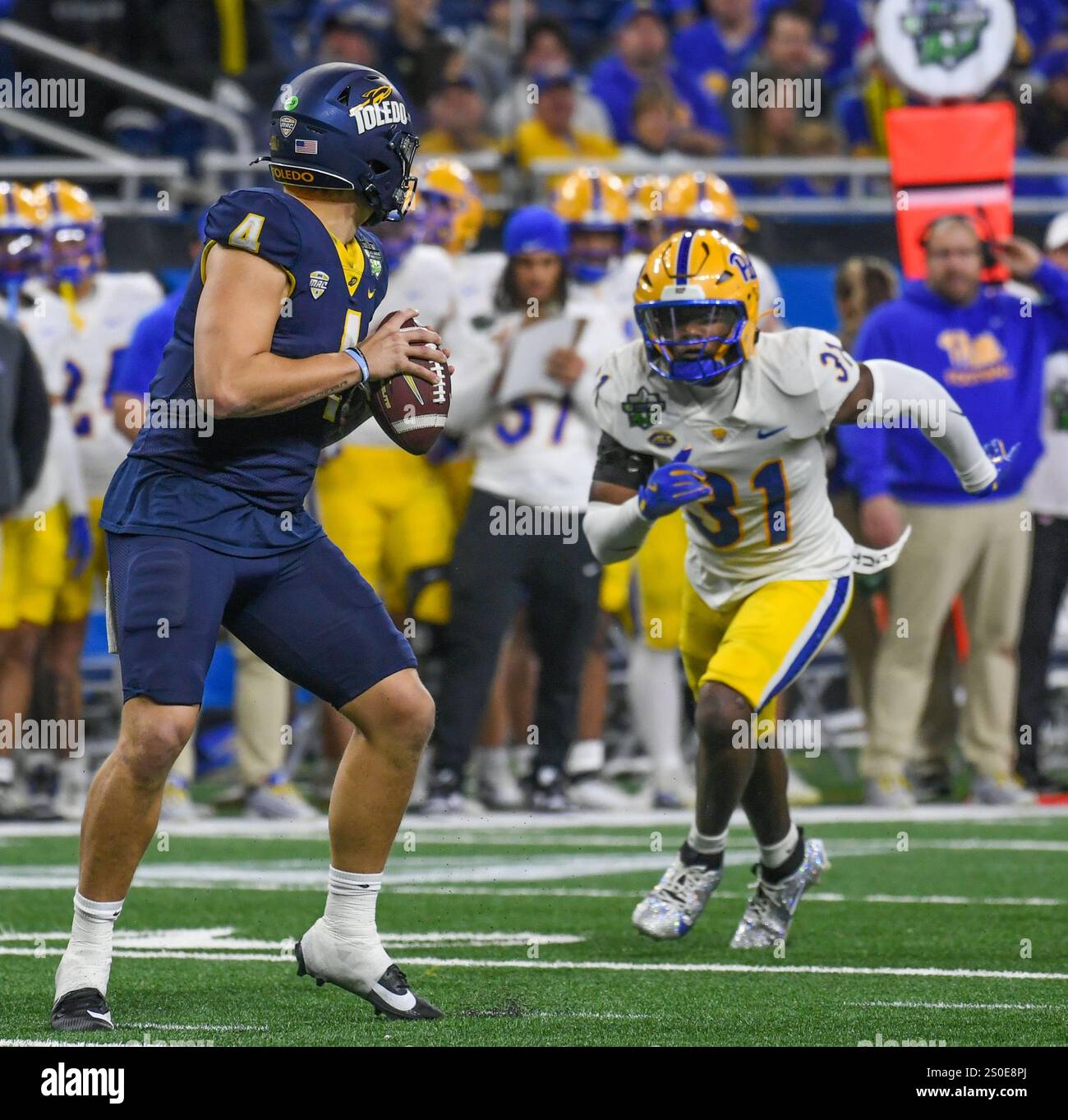 Detroit, Michigan, USA. 26th Dec, 2024. Toledo Quarterback Tucker ...