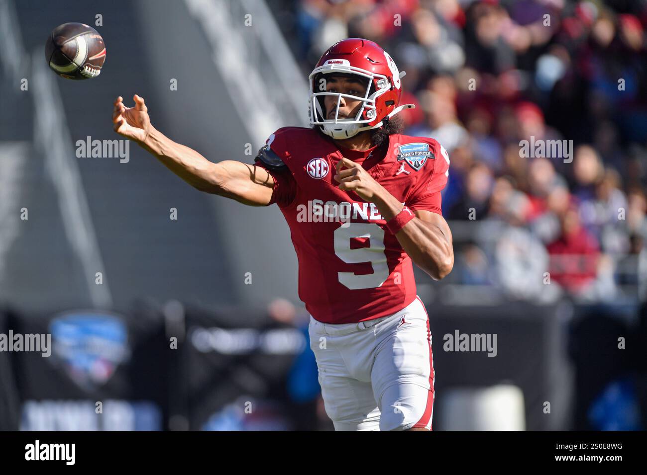 FORT WORTH, TX - December 27: Oklahoma Sooners quarterback Michael ...