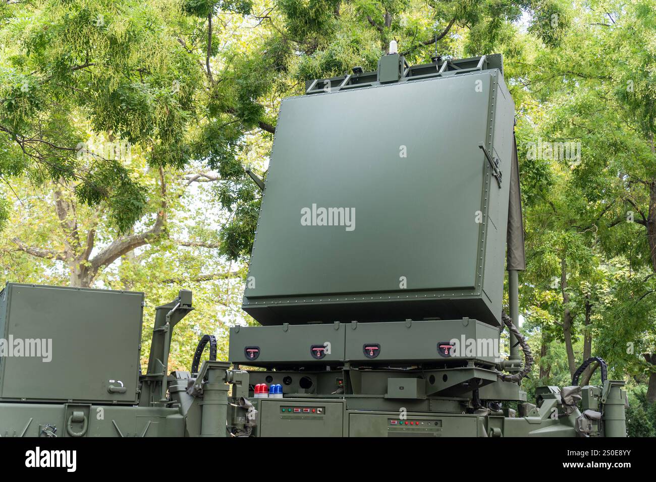 Military mobile radar hi-res stock photography and images - Alamy