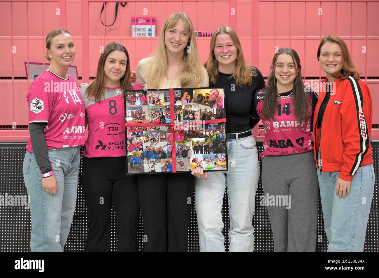 Tuebingen, Deutschland. 27th Dec, 2024. Rebecca Rott zusammen mit ihren ...