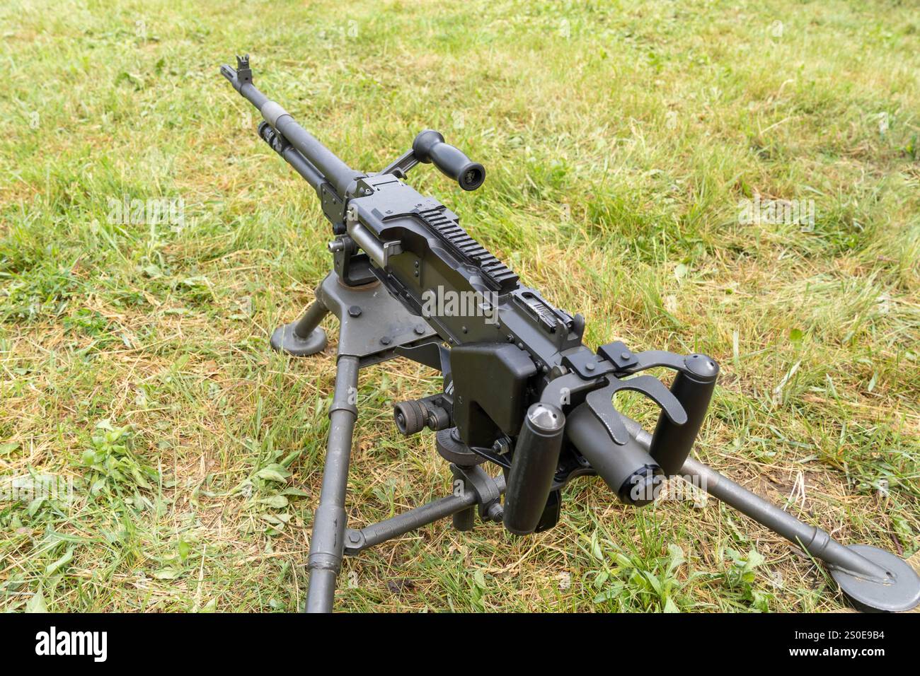 Belgian-made FN MAG machine gun on a tripod Stock Photo - Alamy