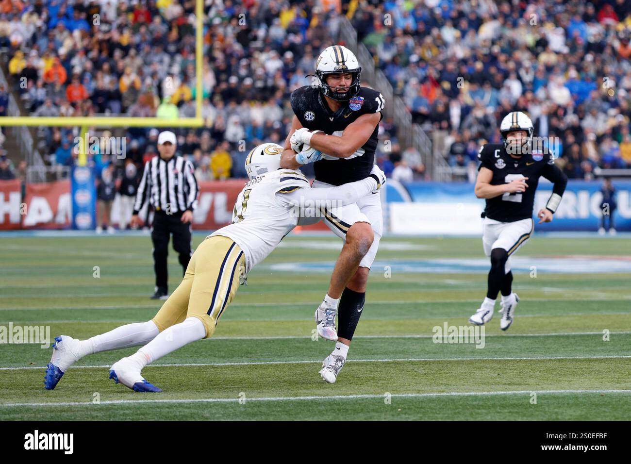 BIRMINGHAM, AL - DECEMBER 27: Georgia Tech Yellow Jackets defensive ...