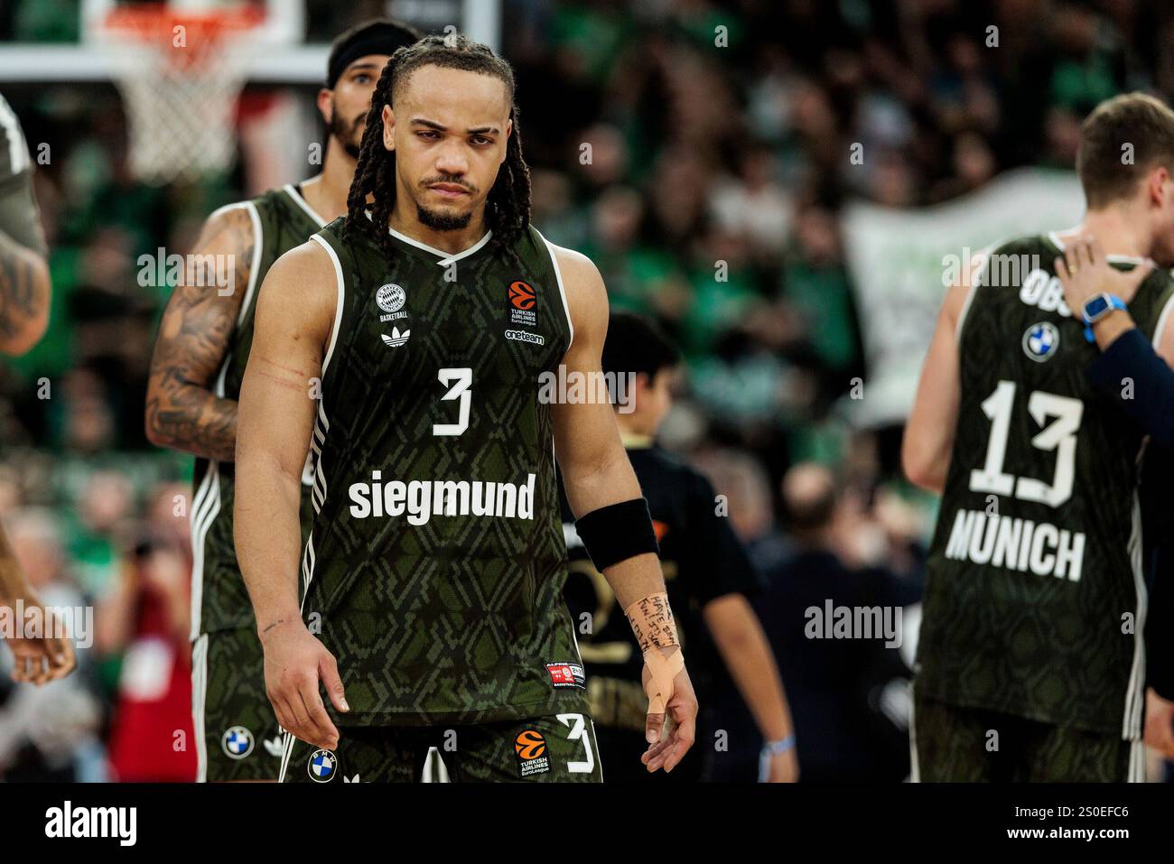 Carsen Edwards (FC Bayern M?nchen, 3) mit geschwollenem Auge ...