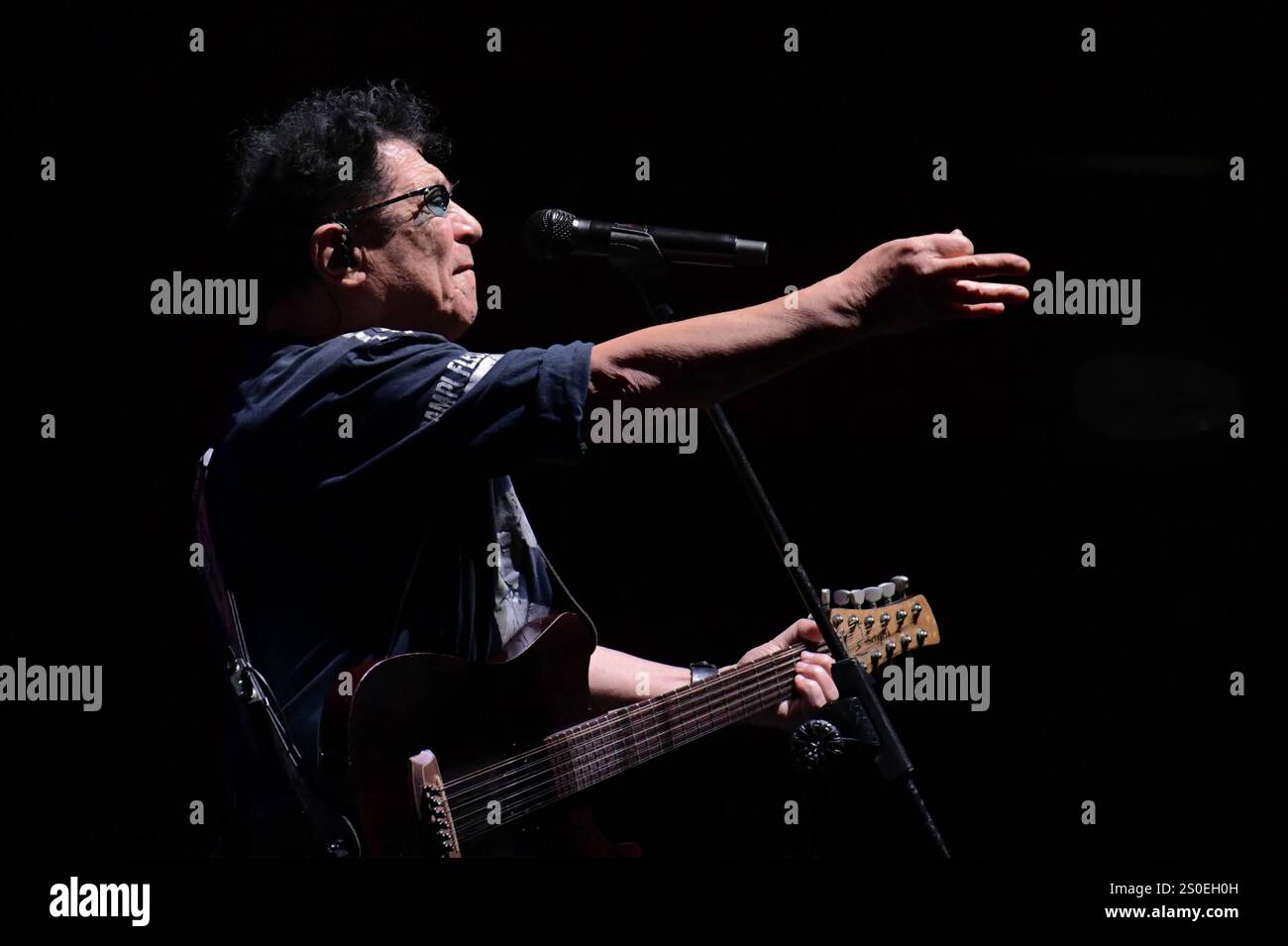 Italian singer Music Concert - EDOARDO BENNATO - Le vie del rock sono ...