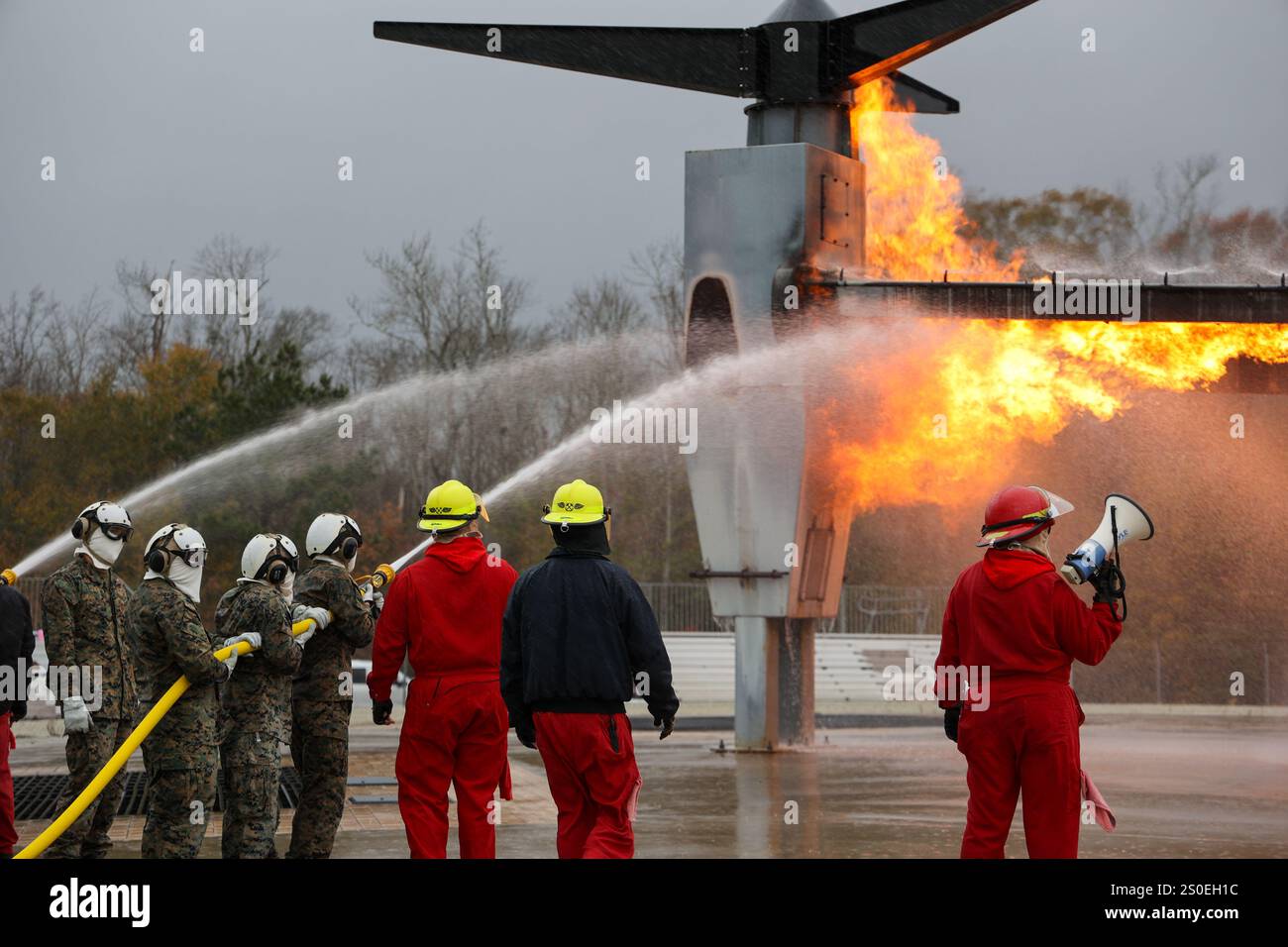 U.S. Marines with the Marine Medium Tiltrotor Squadron (VMM) 263, 2nd ...