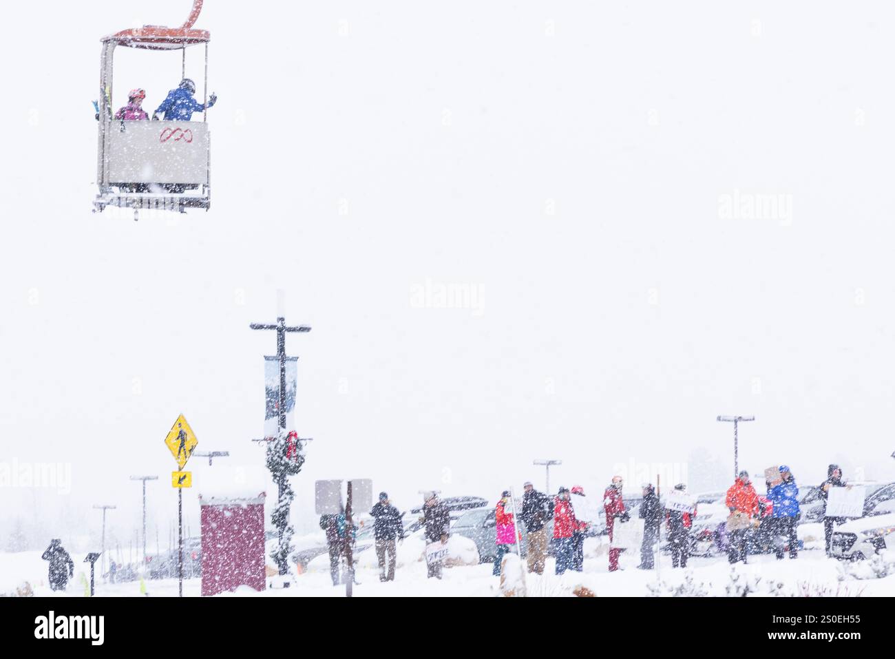 Snydervilled, Utah, USA. 27th Dec, 2024. An angry skier gives the 'f-ck ...