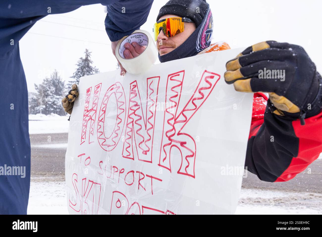 Snydervilled, Utah, USA. 27th Dec, 2024. A Vail ski patrol employees ...
