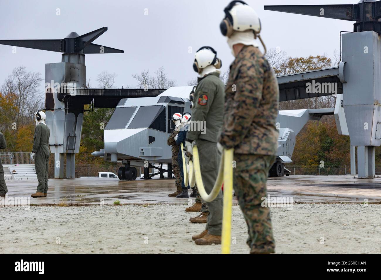 U.S. Marines with the Marine Medium Tiltrotor Squadron (VMM) 263, 2nd ...