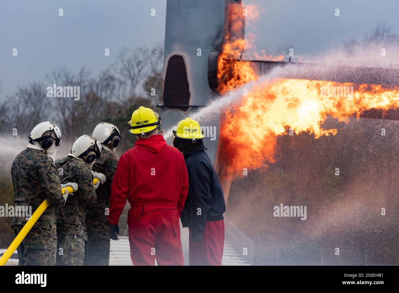 U.S. Marines with the Marine Medium Tiltrotor Squadron (VMM) 263, 2nd ...