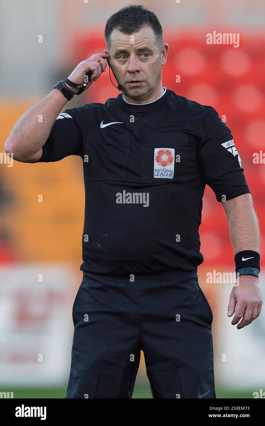 The match referee Gareth Rhodes during the Vanarama National League ...