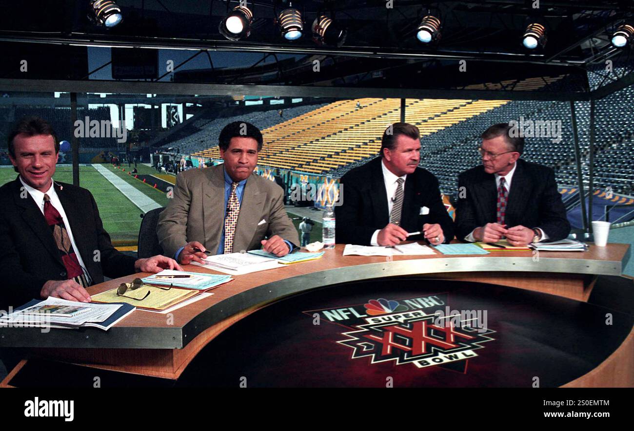 Joe Montana, Greg Gumbel, Mike Ditka And Joe Gibbs On The Set Of Super ...