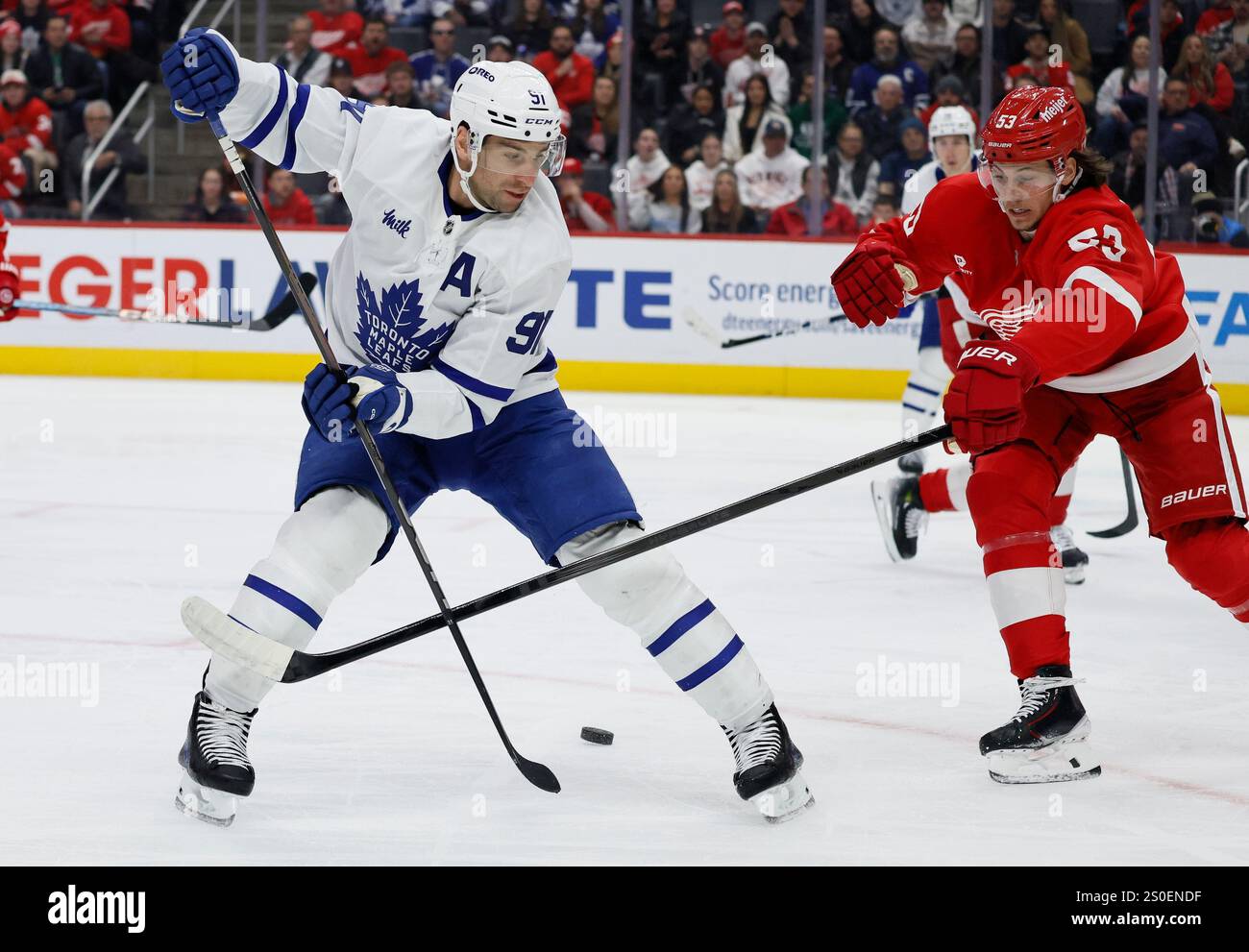 Toronto Maple Leafs center John Tavares (91) passes the puck between ...