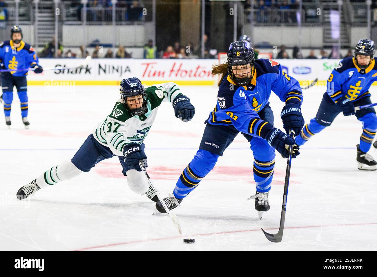 Toronto Sceptres' Jessica Kondas (2) races for the puck with Boston ...