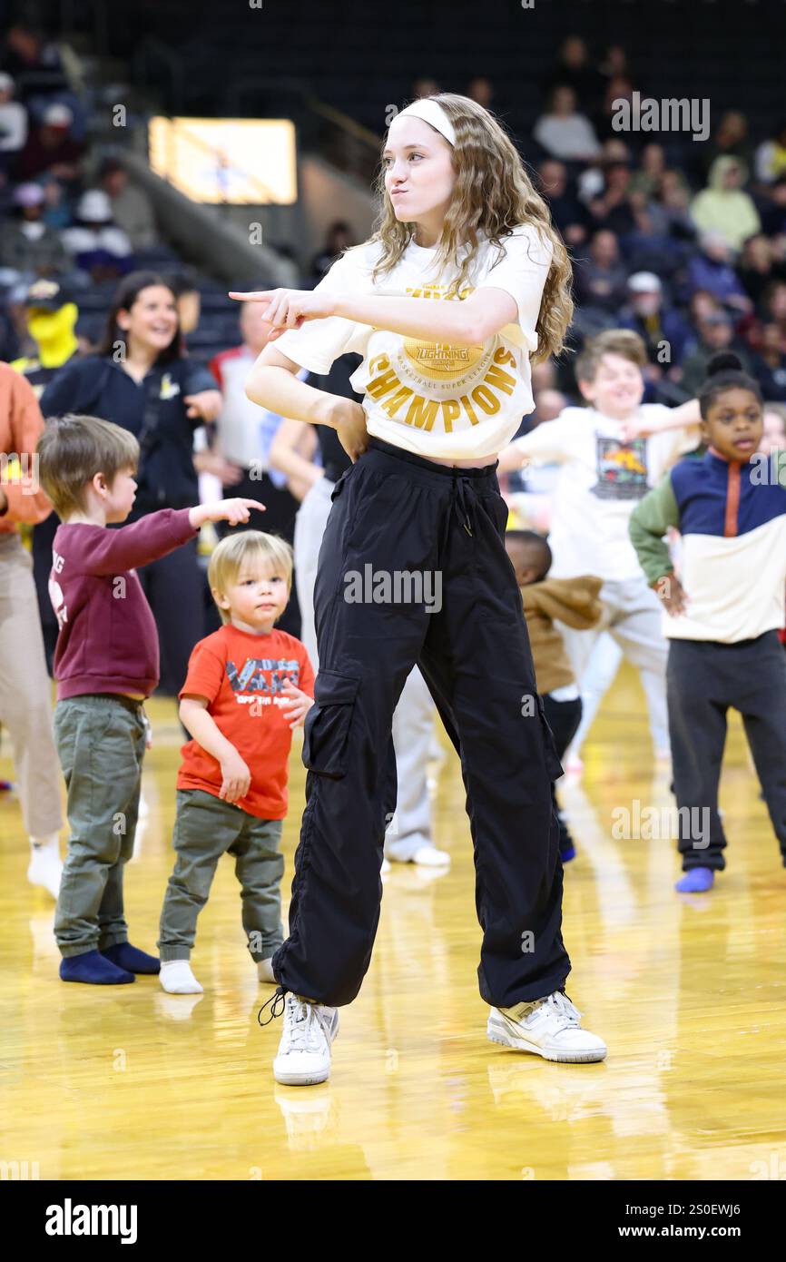 London, Canada. 27th Dec, 2024. The London Lightning defeat the Pontiac ...