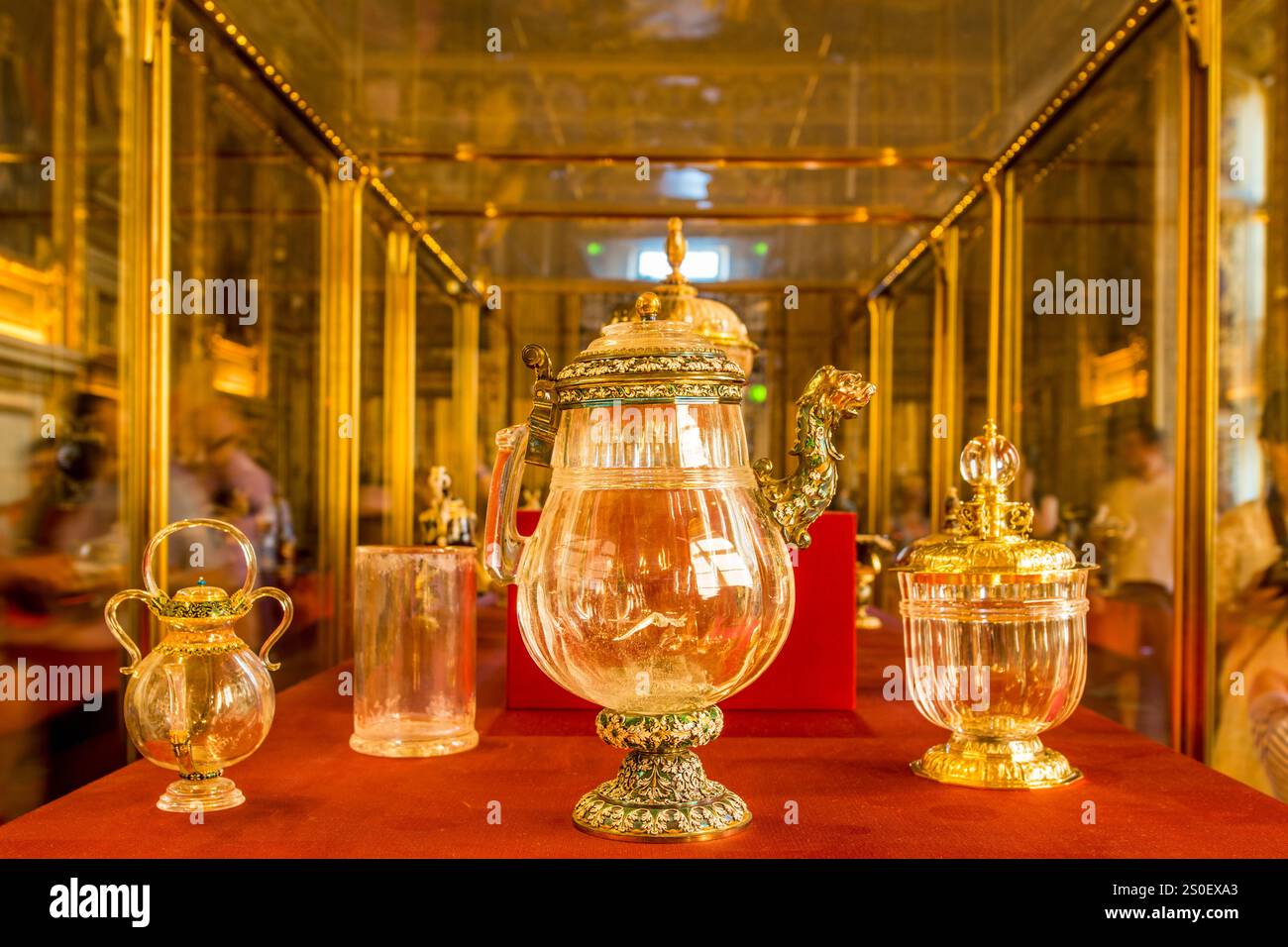 Gold museum france display hi-res stock photography and images - Alamy