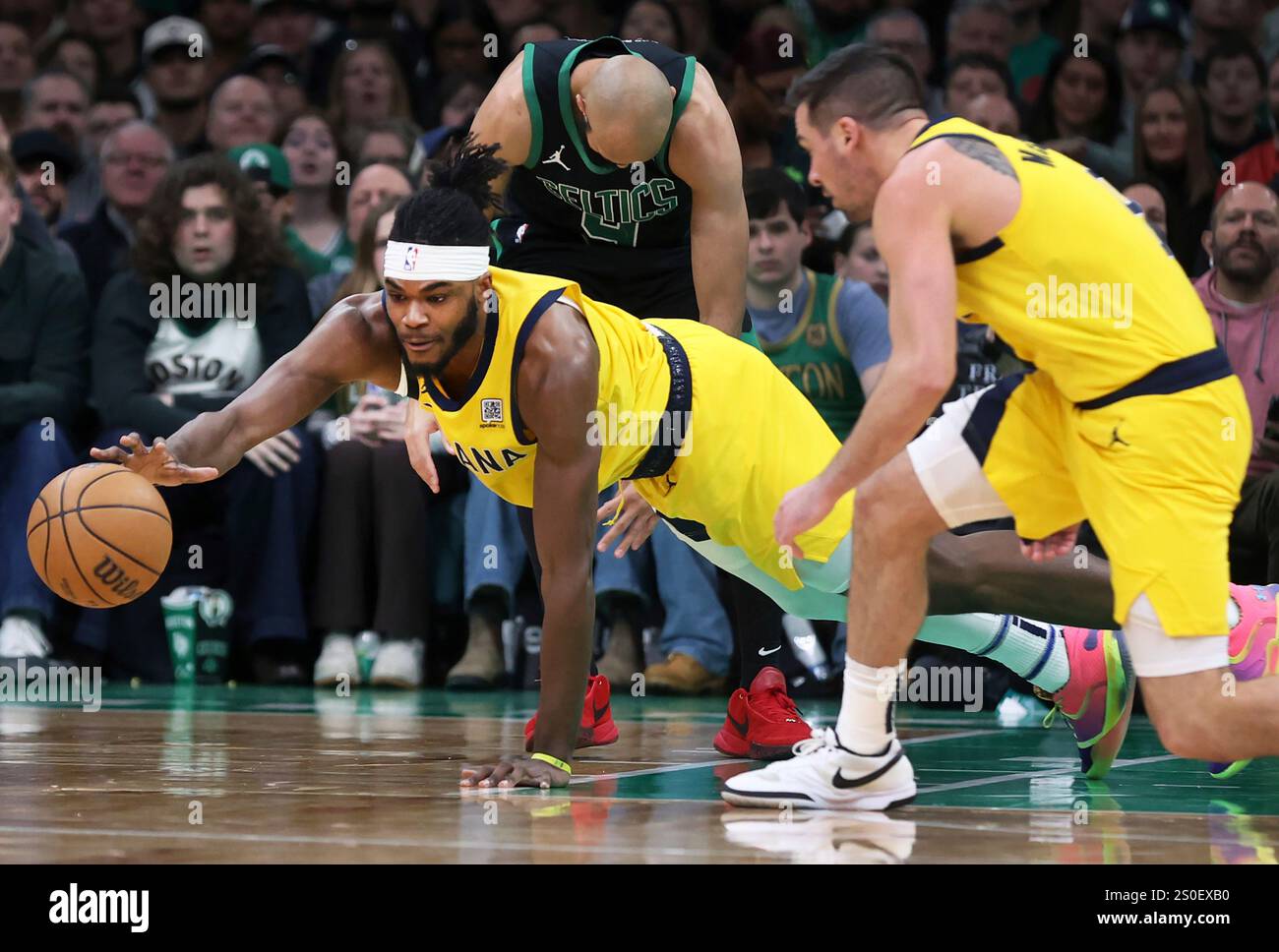 Indiana Pacers forward Jarace Walker (5) dives and comes up with a ...