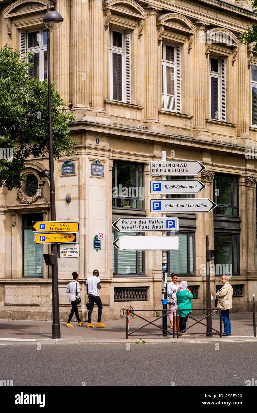 Signpost in Paris, France Stock Photo - Alamy
