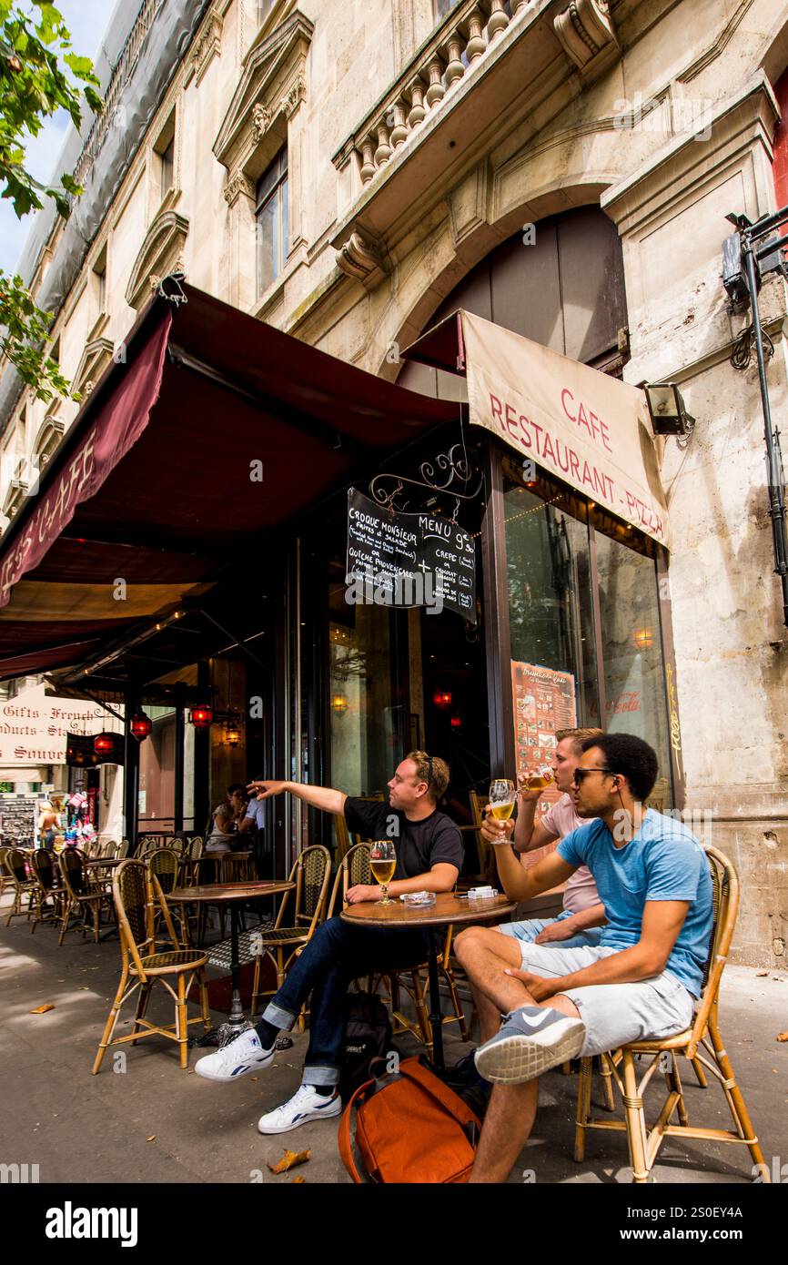 Paris busy street cafe hi-res stock photography and images - Alamy
