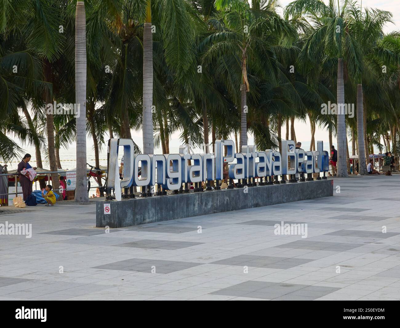 The beach of Dongtan in Pattaya, Thailand Stock Photo - Alamy