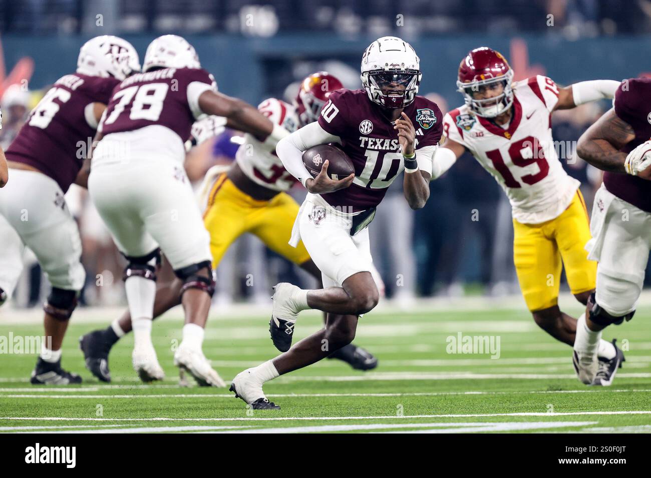 December 27, 2024: Texas A&M Aggies quarterback Marcel Reed (10) runs ...