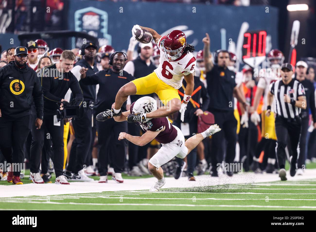 Las Vegas, NV, USA. 27th Dec, 2024. USC Trojans wide receiver Makai ...