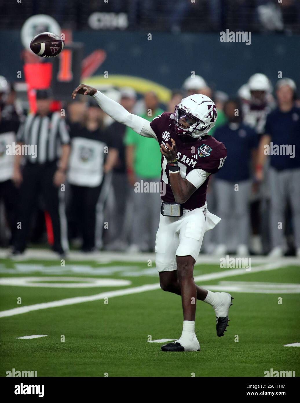 December 27, 2024 - Texas A&M Aggies quarterback Marcel Reed #10 throws ...