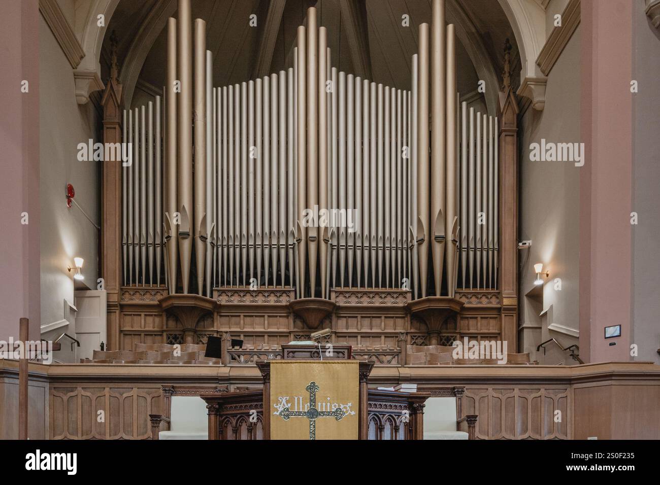 Prominent organ pipes hi-res stock photography and images - Alamy