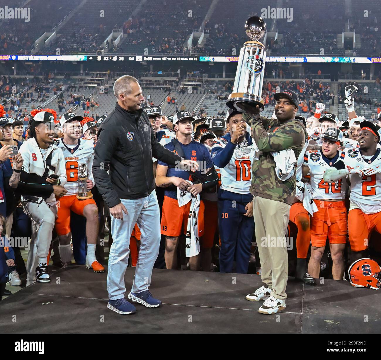 San Diego, California, USA. 27th Dec, 2024. Syracuse Orange head coach ...