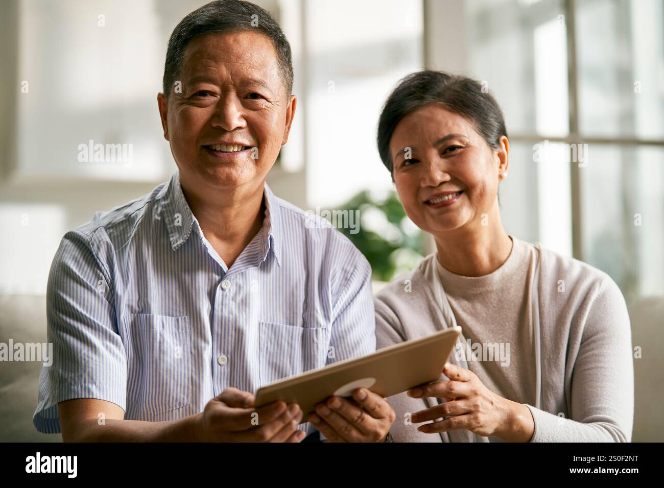China elder couple on hi-res stock photography and images - Alamy