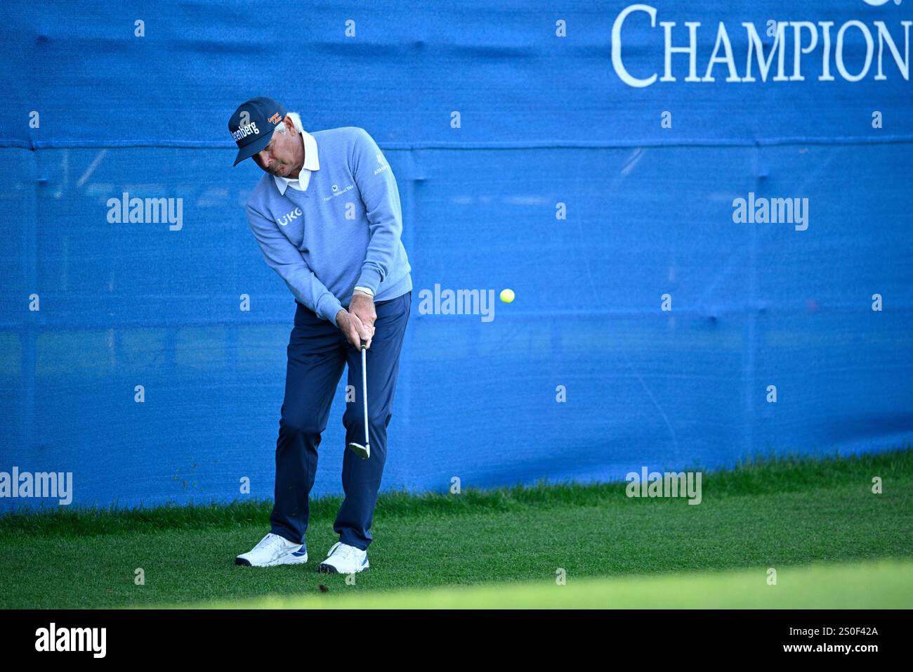Fred Couples chips onto the 18th green during the first round of the ...