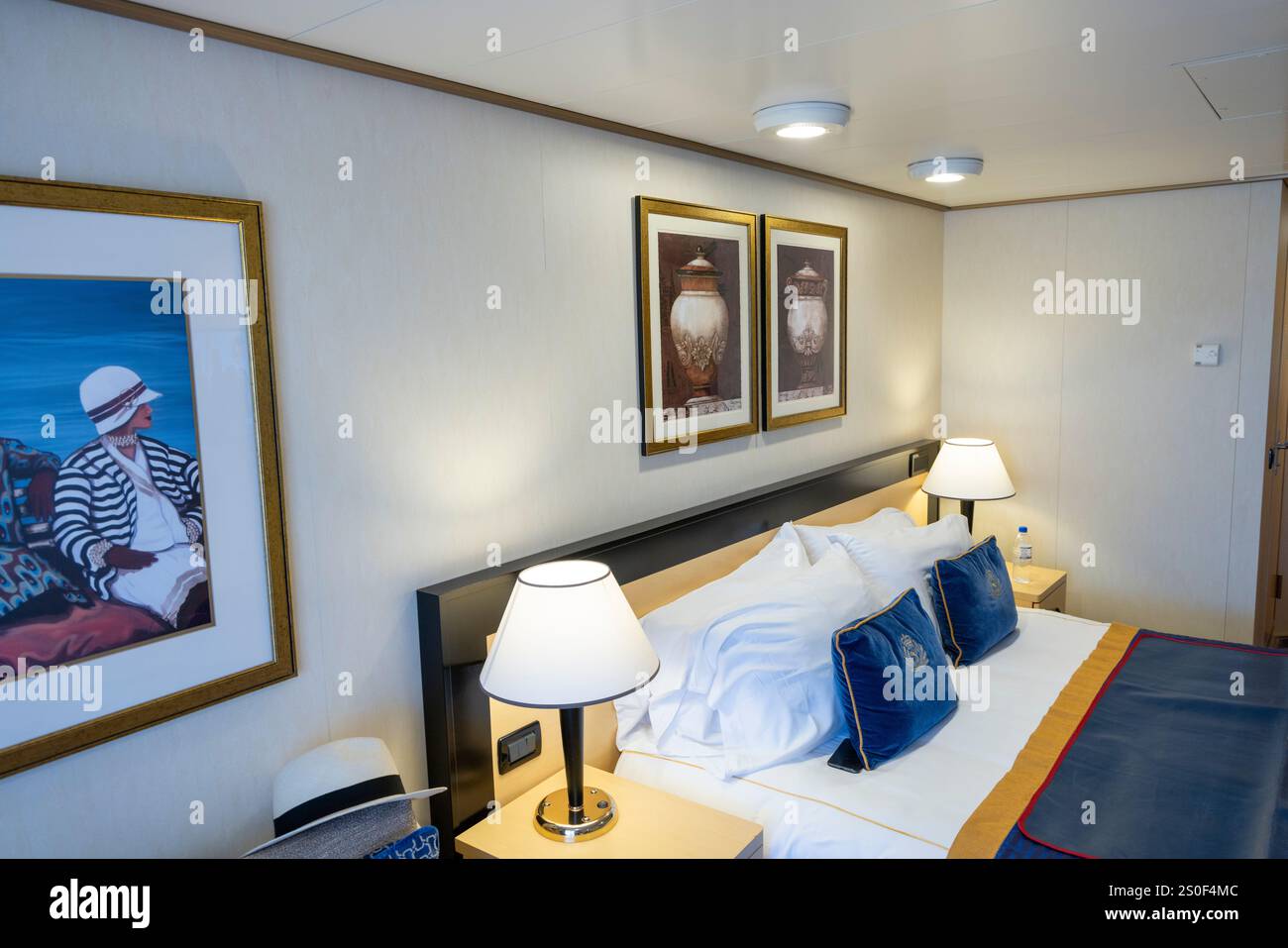 Cunard Queen Elizabeth cruise ship, Britannias club balcony stateroom ...