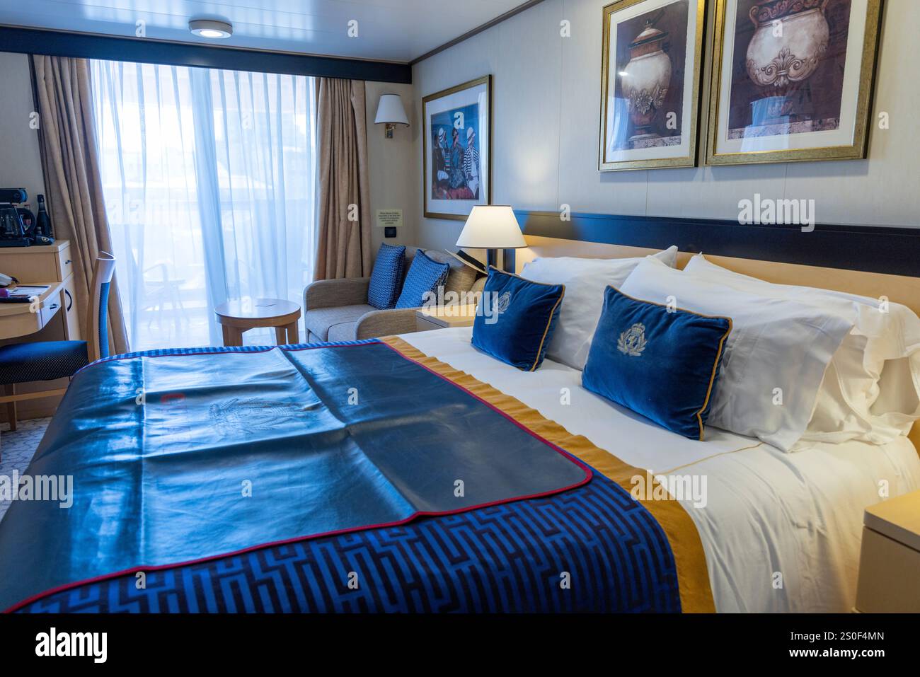 Cunard Queen Elizabeth cruise ship, Britannias club balcony stateroom ...