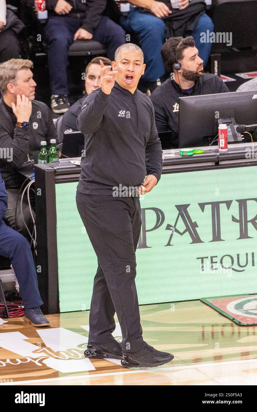 Los Angeles Clippers head coach Tyronn Lue directs the Golden State ...
