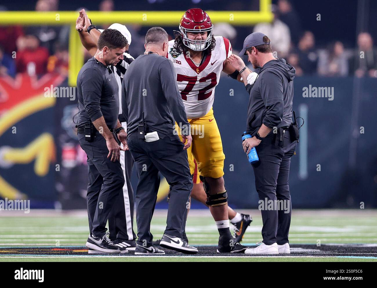 LAS VEGAS, NV - DECEMBER 27: USC Trojans offensive lineman Elijah Paige ...