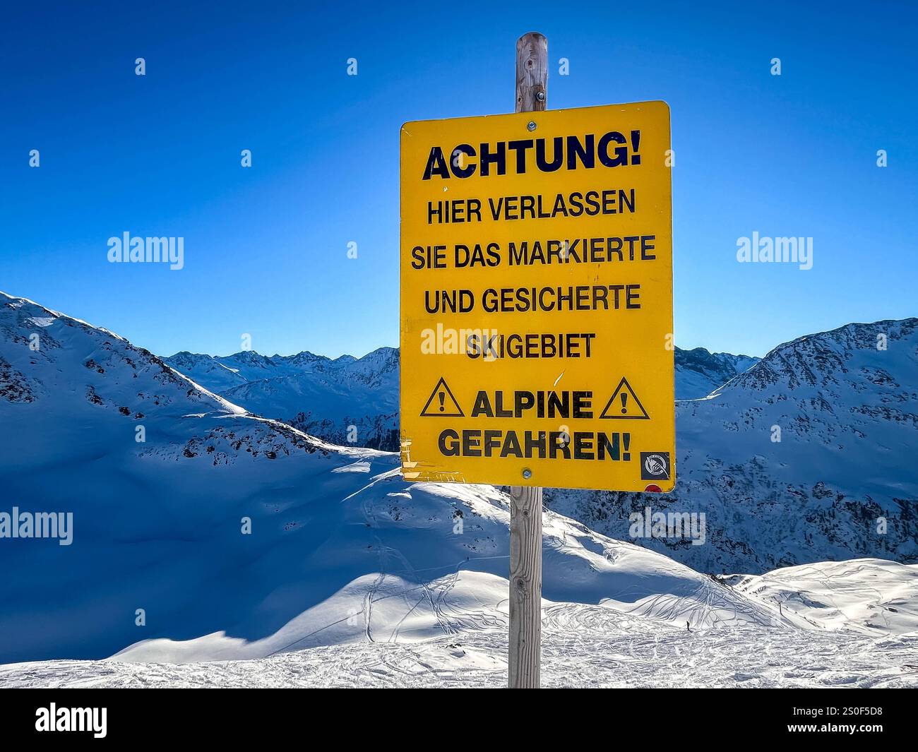 Alpen, Europa, Warnschild, alpine Gefahren, Wintersport, Lawinengefahr ...