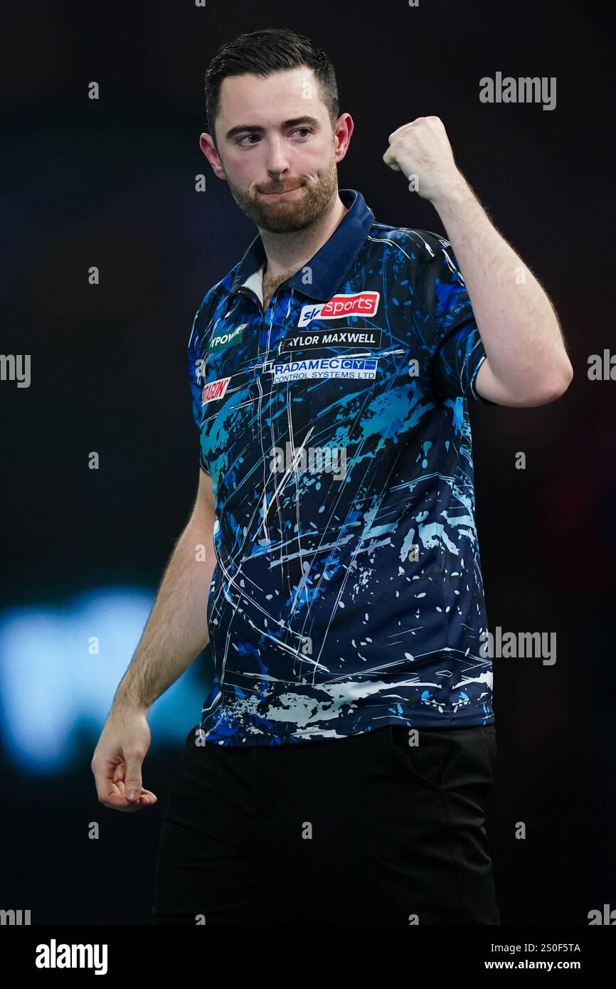 Luke Humphries celebrating during the 3rd round match between Luke ...