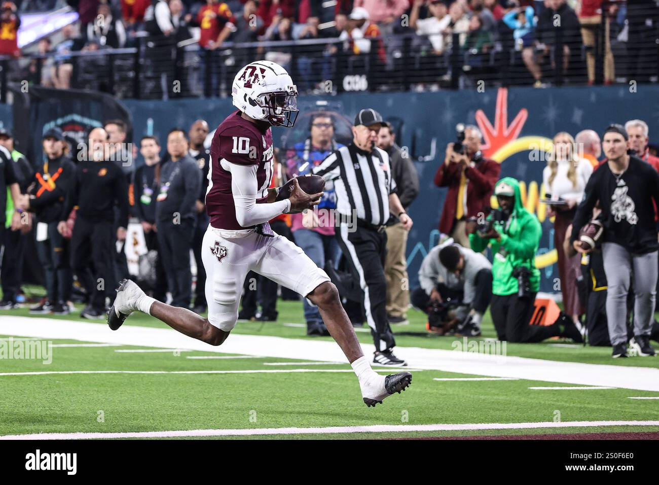 December 27, 2024: Texas A&M Aggies quarterback Marcel Reed (10) runs ...