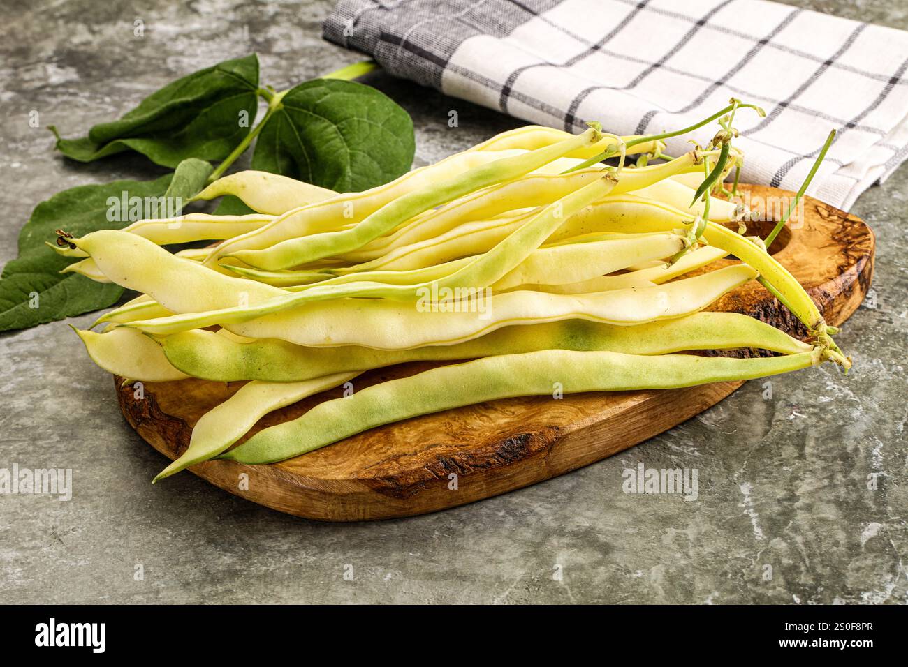 Raw green bean strings heap for cooking Stock Photo - Alamy