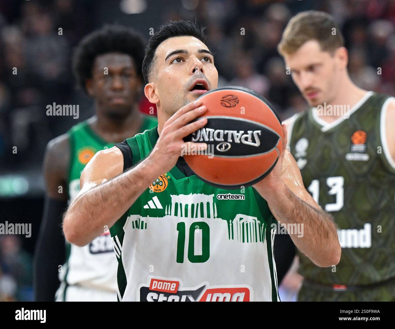 Munich, Germany. 27th Dec, 2024. Basketball: Euroleague, FC Bayern ...