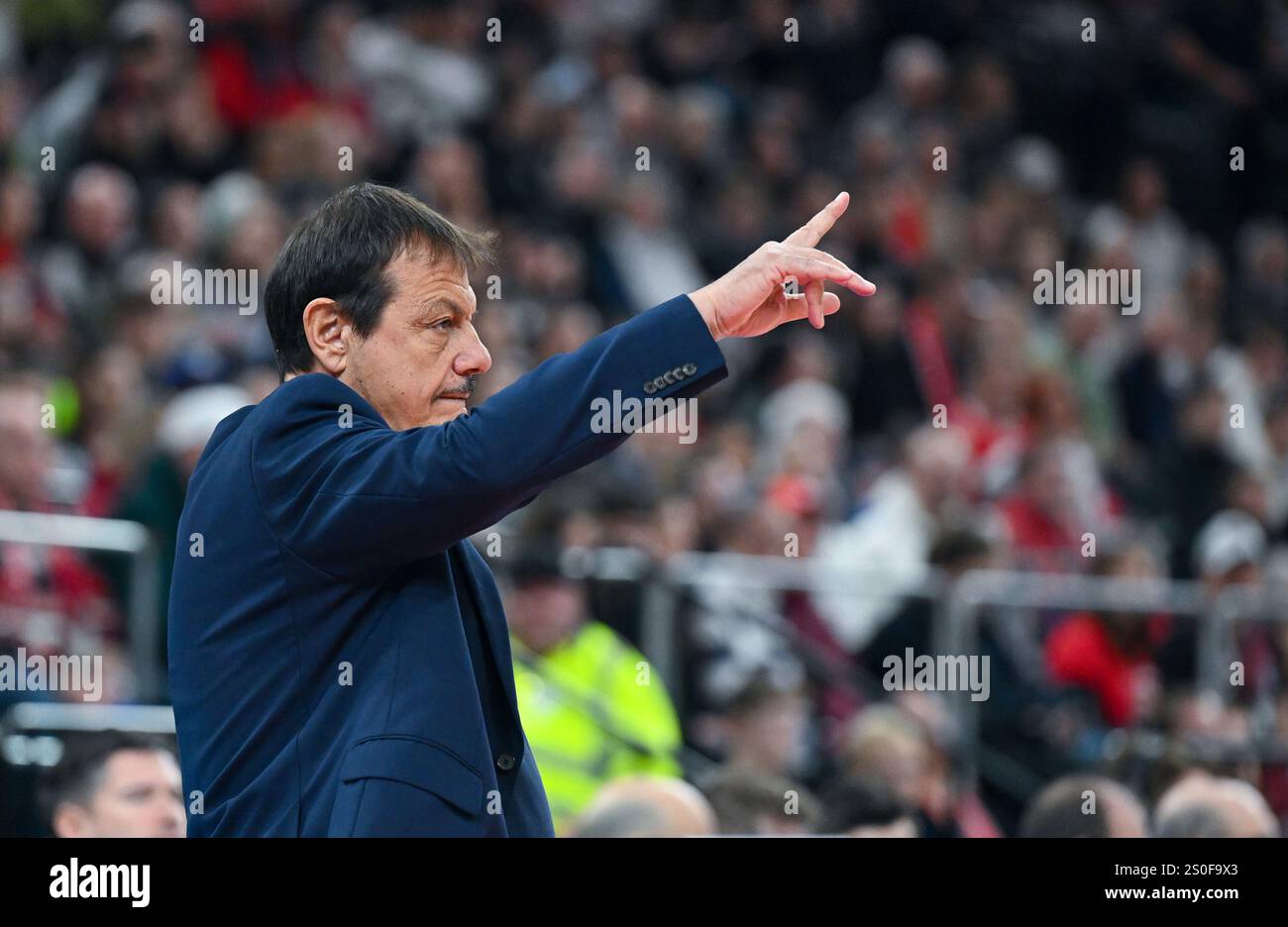 Munich, Germany. 27th Dec, 2024. Basketball: Euroleague, FC Bayern ...