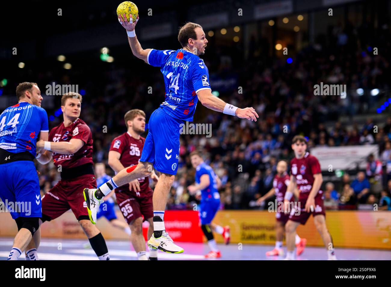 Stuttgart, Germany. 27th Dec, 2024. Handball: 1st Bundesliga, men, 2024 ...