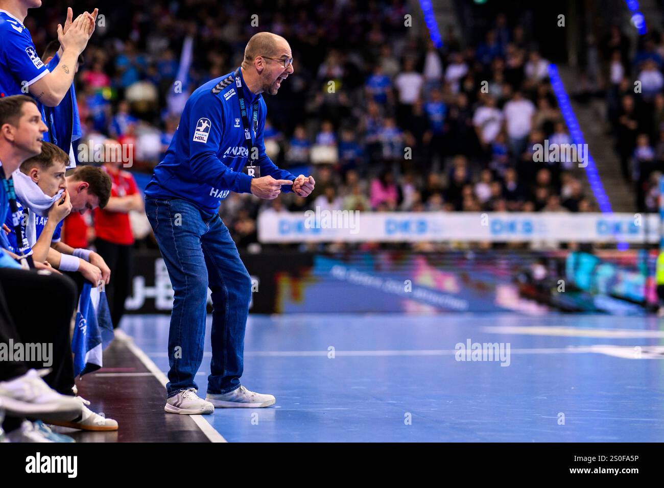 Stuttgart, Germany. 27th Dec, 2024. Handball: 1st Bundesliga, men, 2024 ...