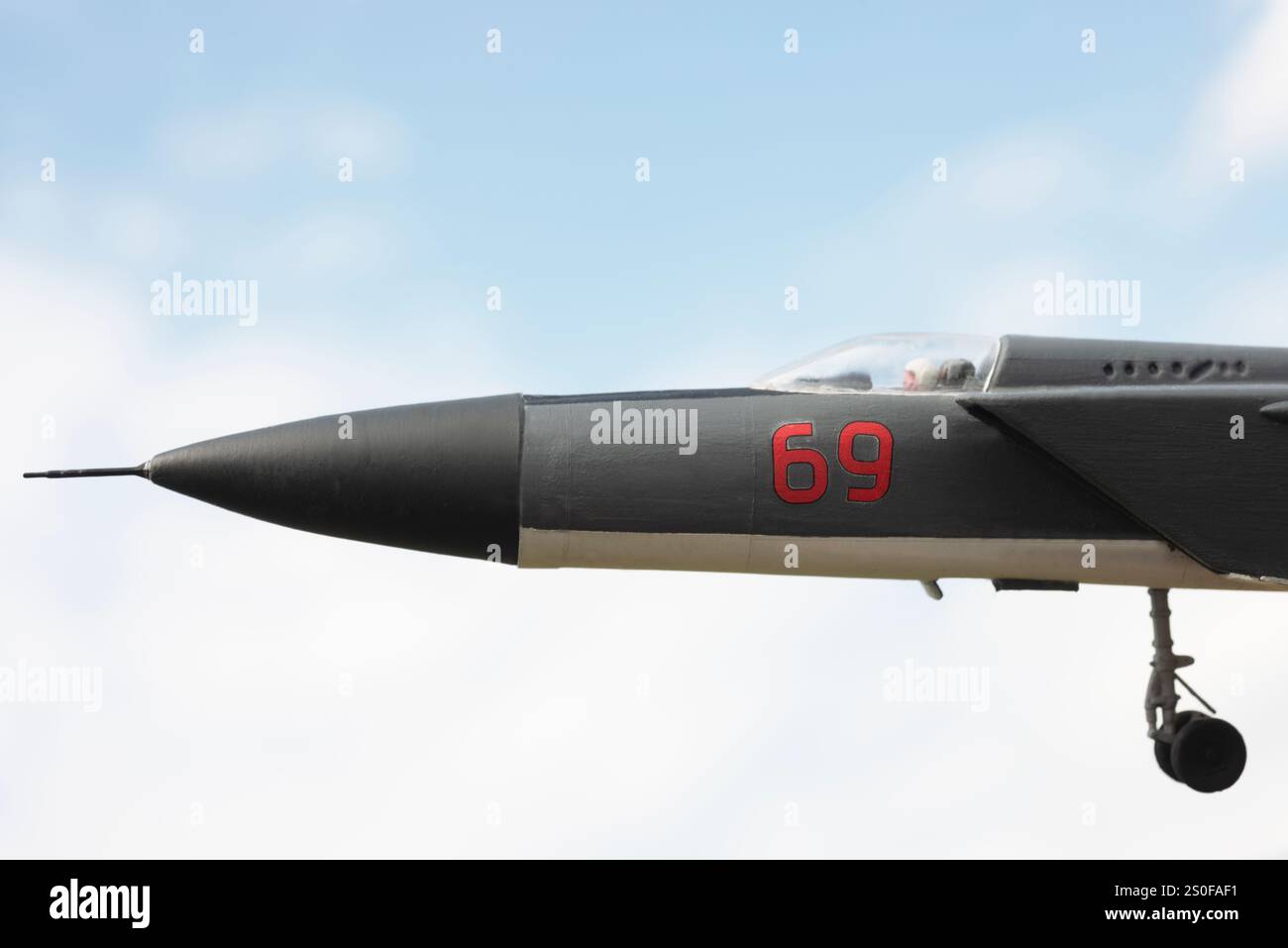1 72 scale mig 25 plastic model aircraft hi-res stock photography and ...