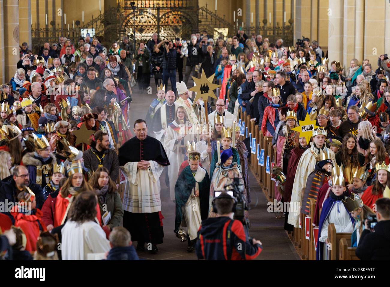 Paderborn, Germany. 28th Dec, 2024. Carol singers sit in Paderborn ...