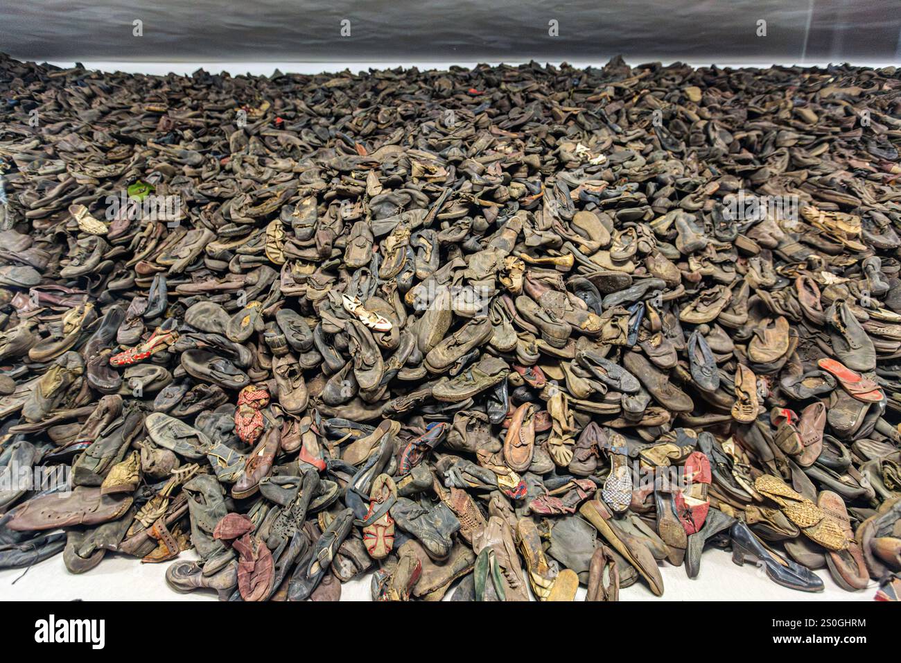 Shoes auschwitz hi-res stock photography and images - Alamy
