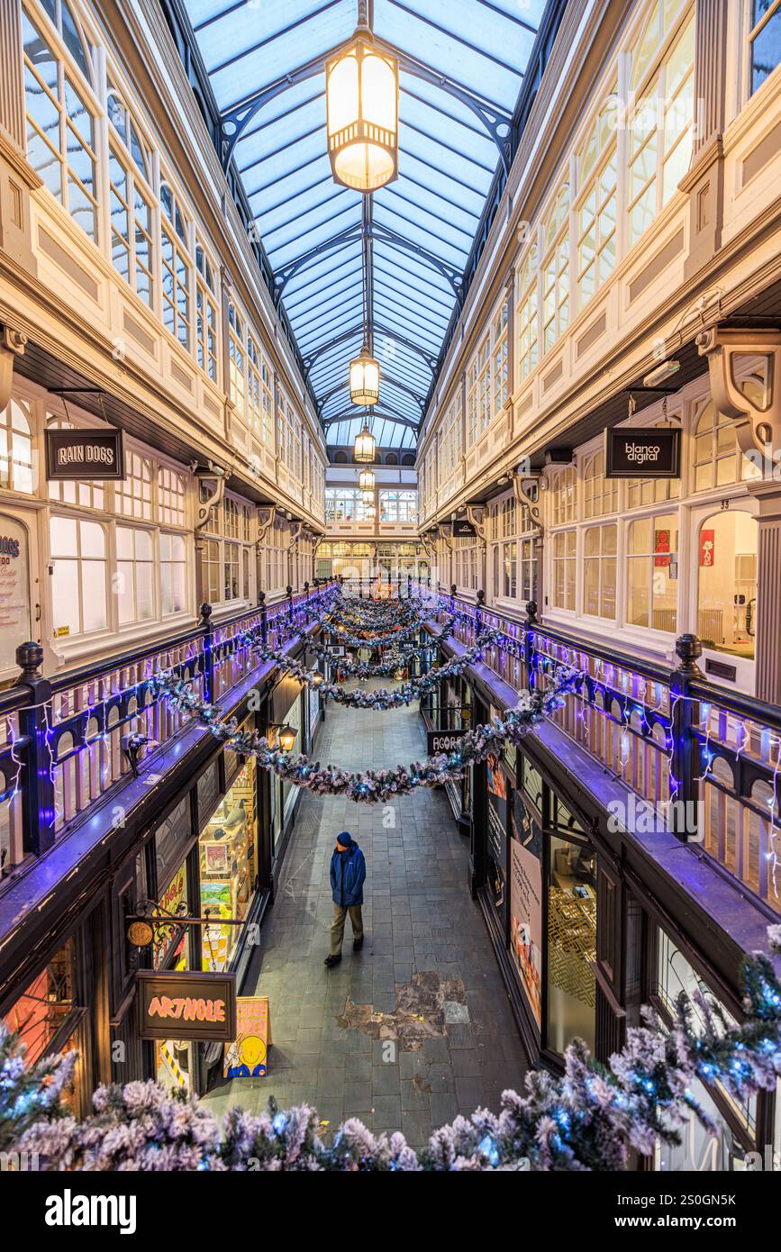 Victorian castle arcade in hi-res stock photography and images - Alamy